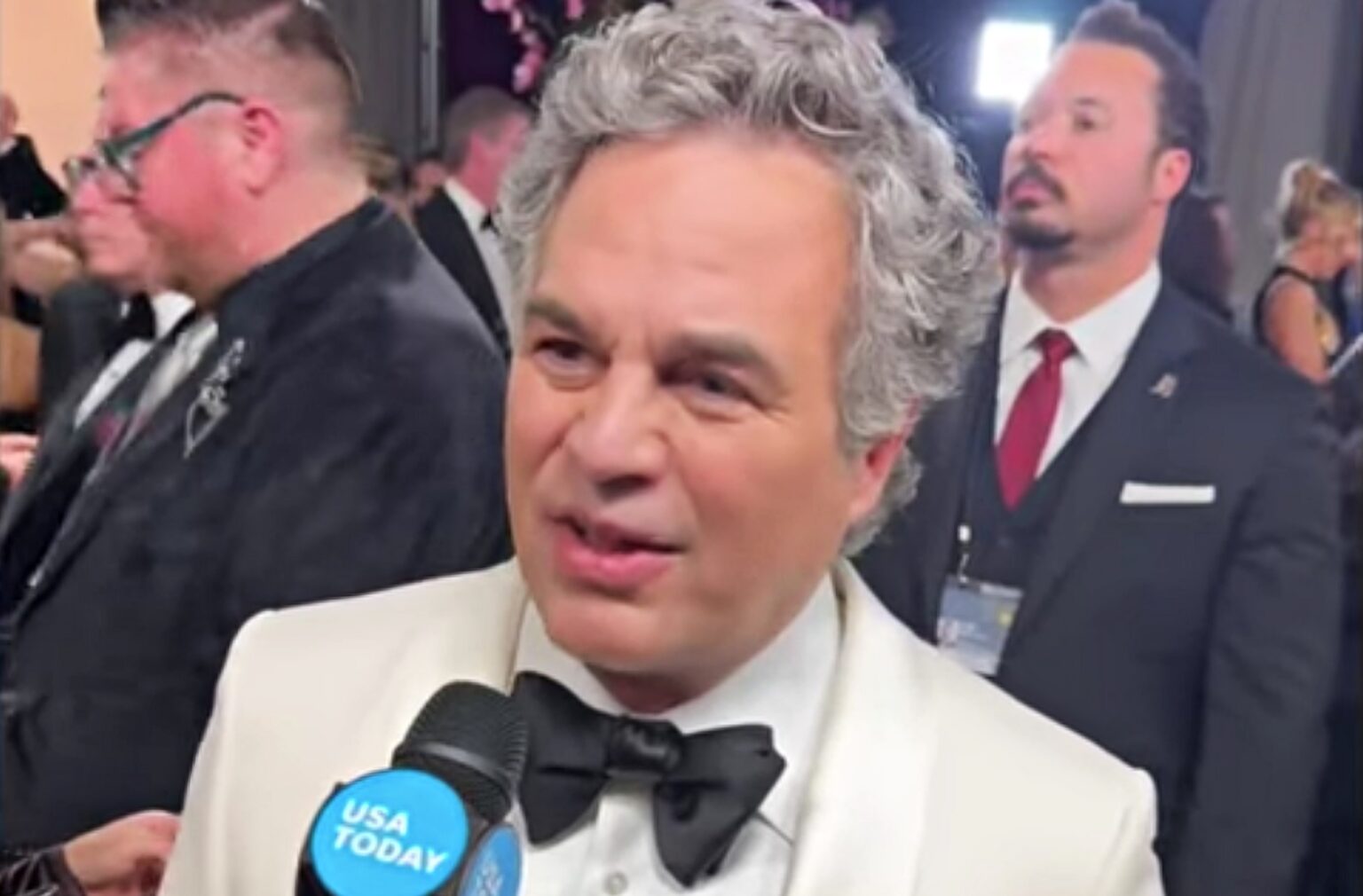 Mark Ruffalo Leads Golden Globes Protest Against ICE Policies - SCRIPT-NEWS