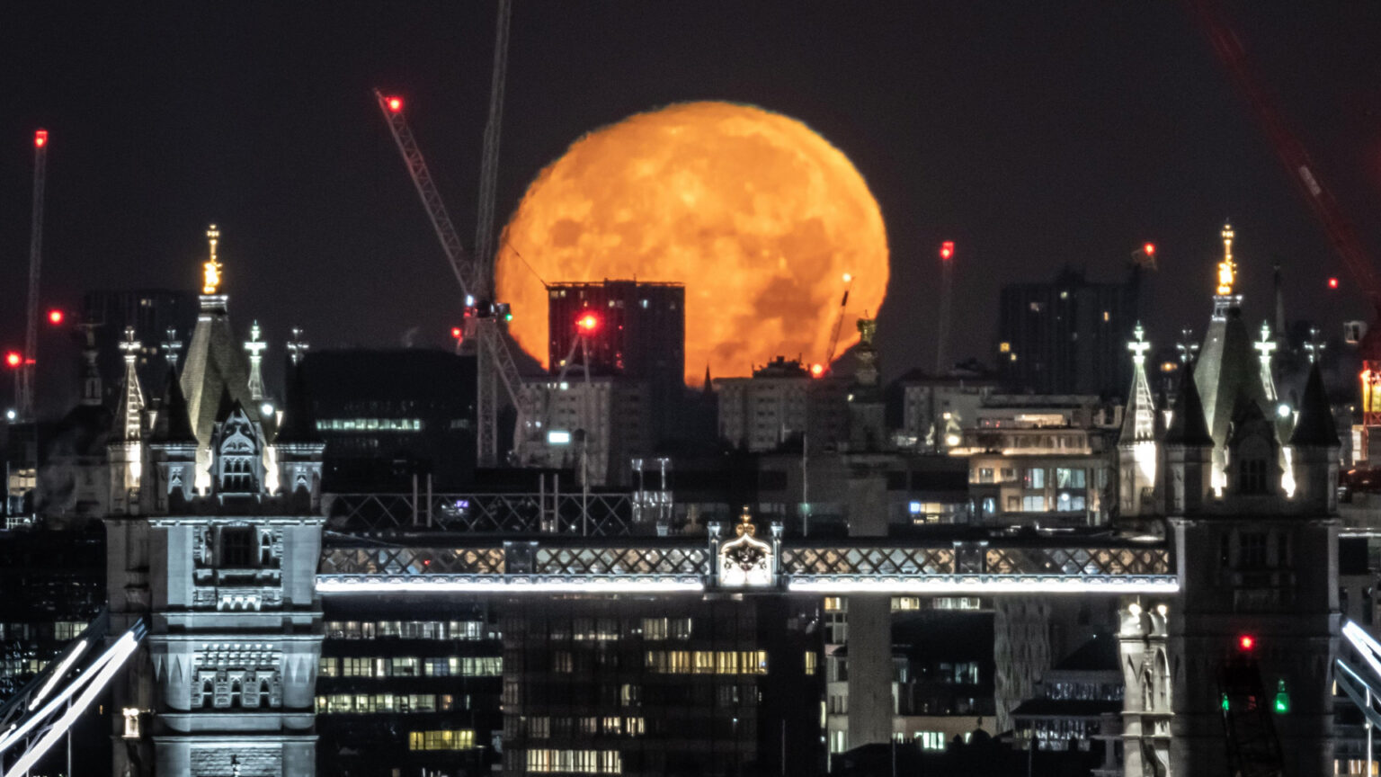 Supermoon Shines Bright Tonight: Tips for an Unforgettable View ...